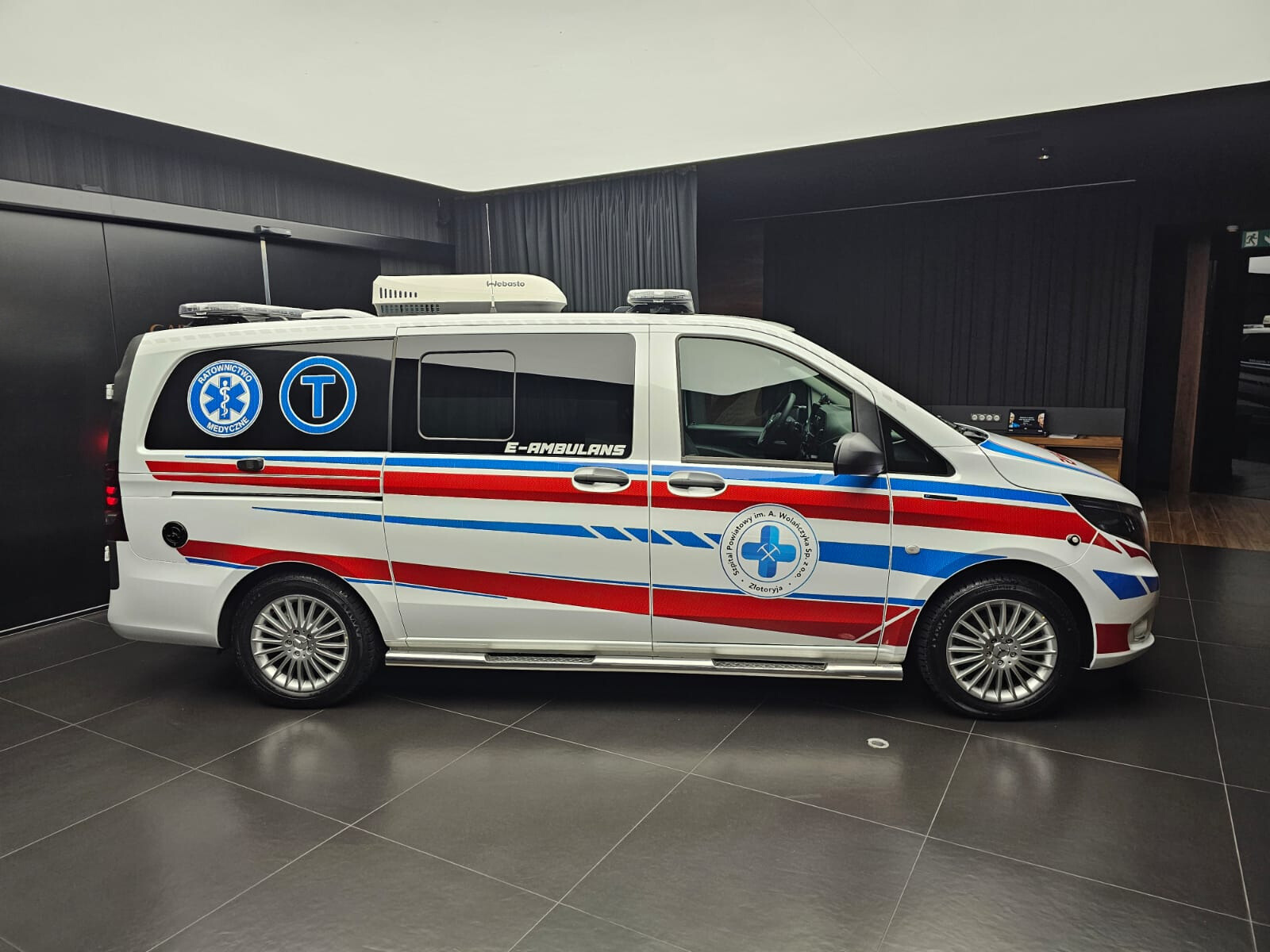 Szpital w Złotoryi ma elektryczny ambulans. To pierwszy taki pojazd w ...